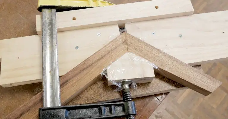 How To Join Two Pieces Of Wood At 90 Degrees?