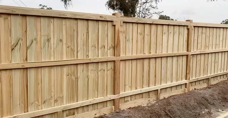 Are Fence Boards Supposed To Have A Gap Between Them?